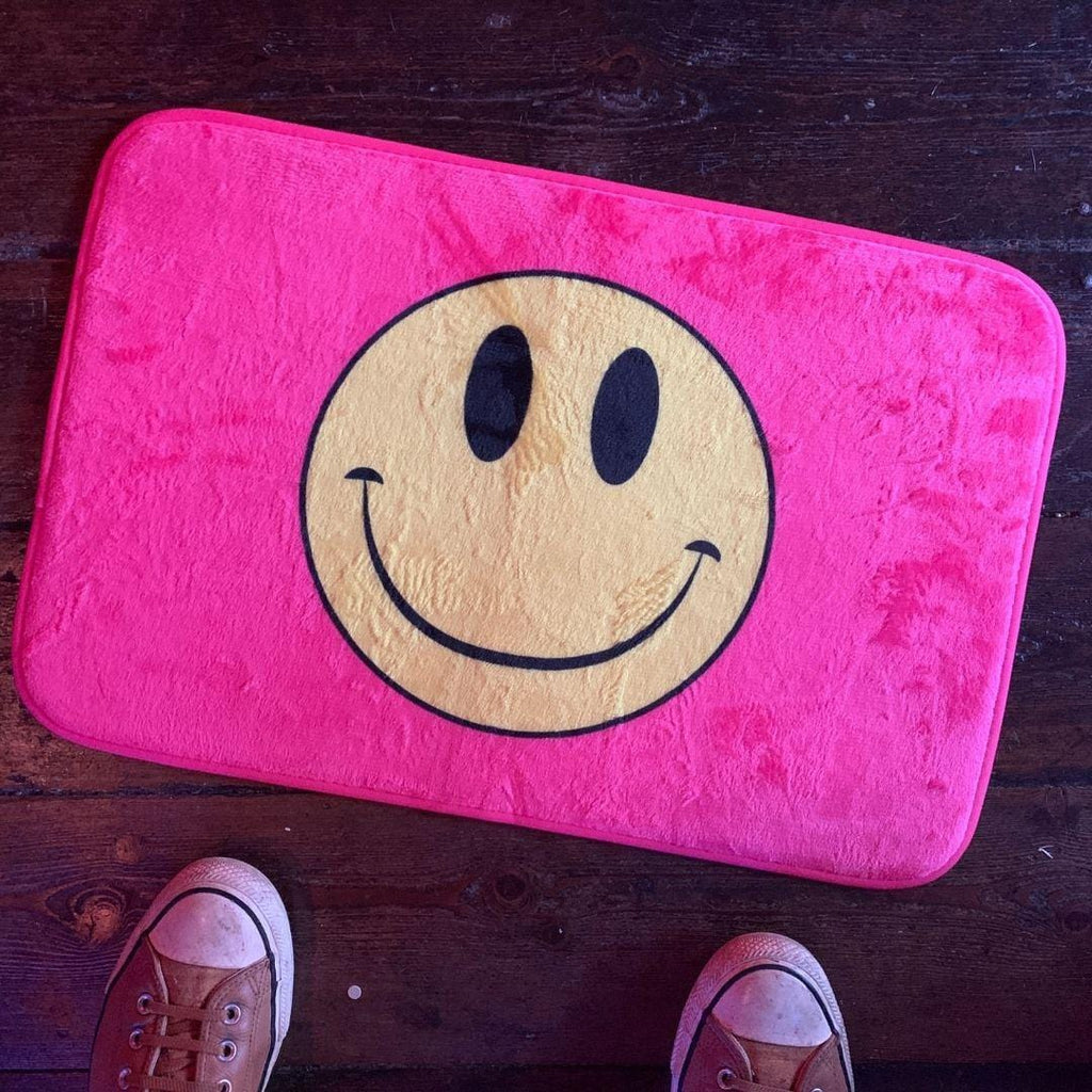 Smiley Face Doormat - Pink – Famous Rebel
